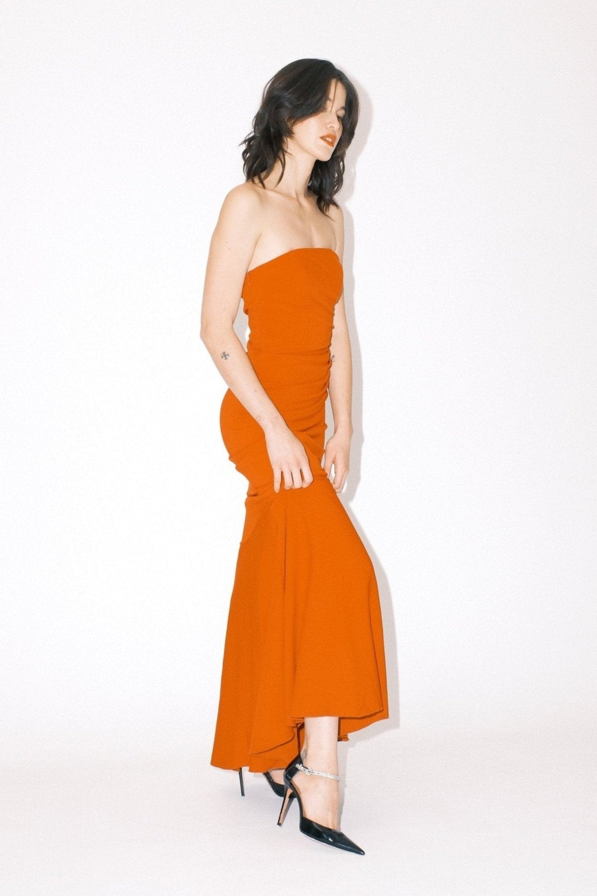 Red Strapless Ruched Empire Waist Gown – VESTIDO